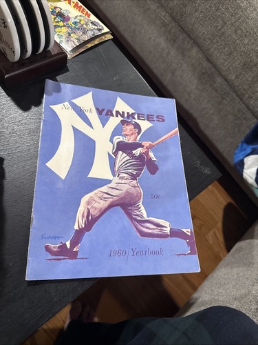 1960 New York Yankees Official JAY Yearbook NEAR PERFECT *MICKEY MANTLE ...