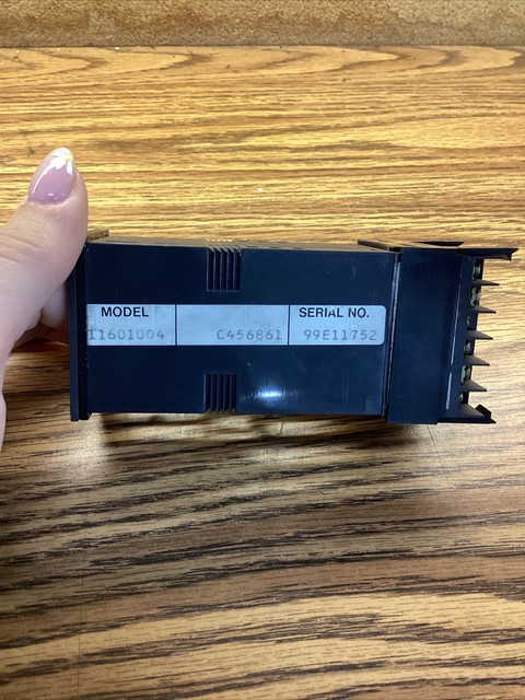 PARTLOW N6102 TEMPERATURE CONTROLLER N6102-Z2100M0P2 1160 11601100AA ...