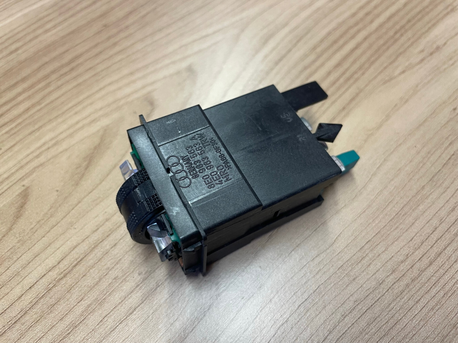Schalter Regler Sitzheizung hinten AUDI A3 8P A4 A5 A6 Q5 8E0963563 ...