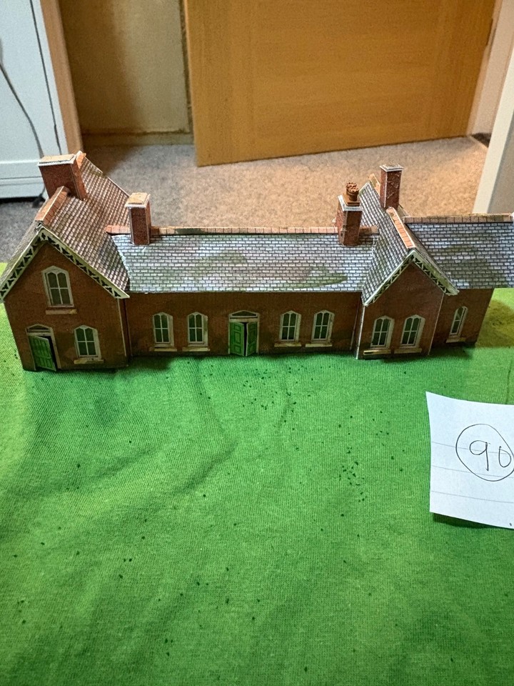 3 Metcalfe N gauge station buildings and two platform pieces | eBay UK