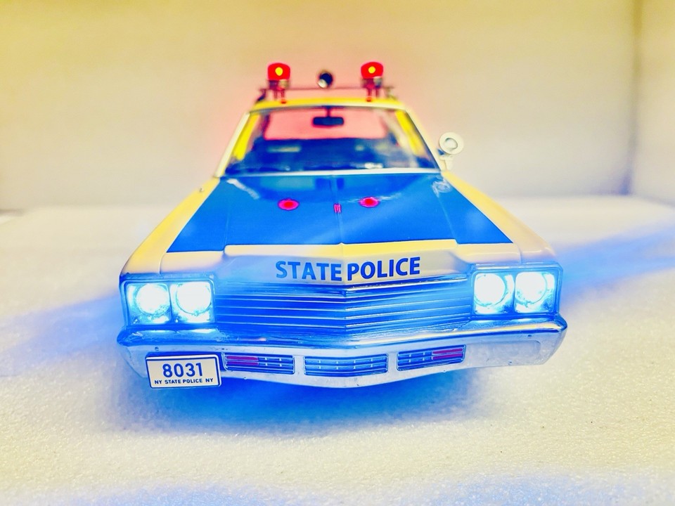 POLICE 1/18 - DODGE MONACO NEW YORK STATE NYSP 1974 WORKING LED LIGHTS ...