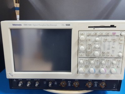 Tektronix TDS7104 Digital Oscilloscope 1GHz 4ch 10GS/s Digital Phosphor ...