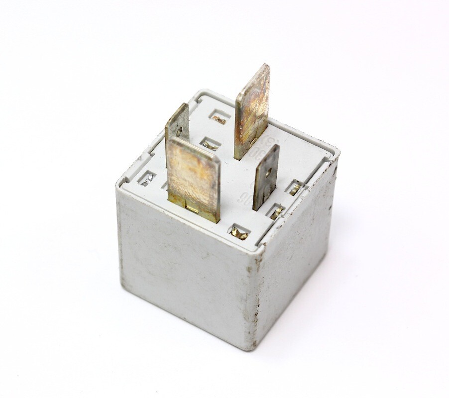 2x Fan Relay # 370 VW Passat Jetta Golf GTI Cabrio Audi A4 A6 - 8D0 951 ...