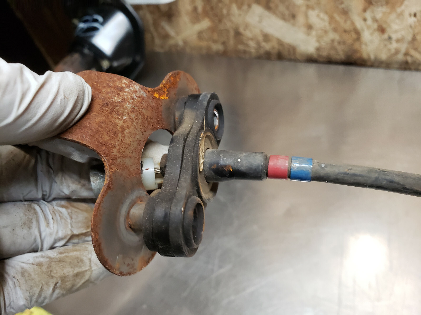 82-85 TOYOTA CELICA GT GTS 22RE 22R-E THROTTLE CABLE MOUNT BRACKET GAS ...