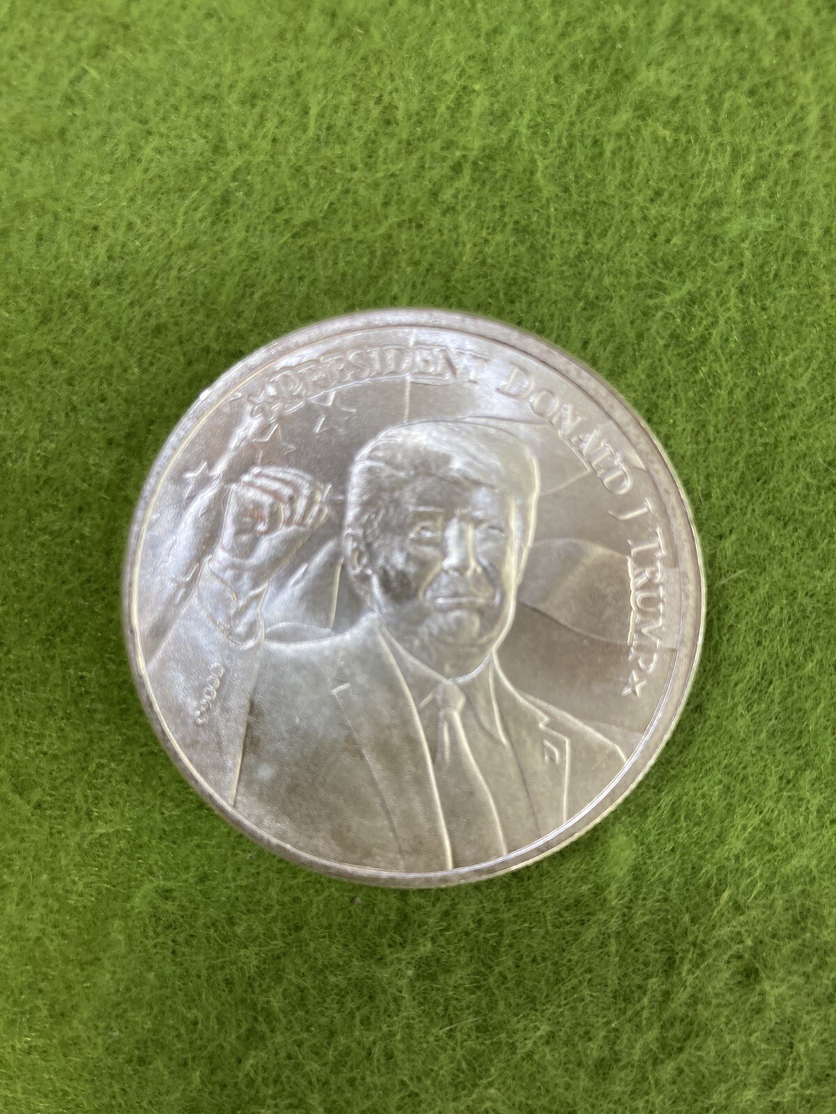 DONALD TRUMP Silver Coin 1 OZ SILVER .9999 COIN 2020 PRESIDENT Donald J ...