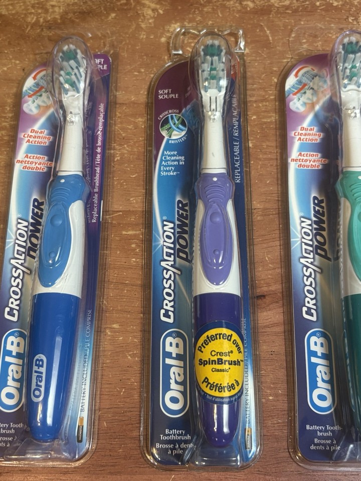 Lot Of 4 Oral-B Cross Action Power Soft Bristle Toothbrushes - New Old ...