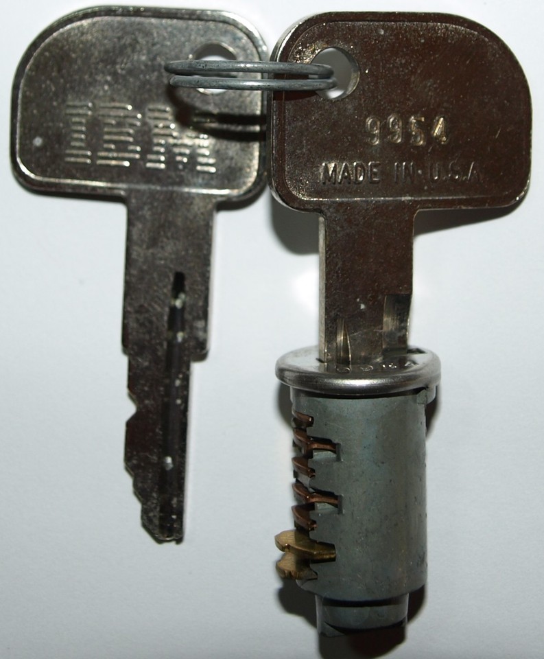 IBM LOCK WITH KEYS 9954 FOR CASH DRAWERS & KEYBOARDS FRU P/N: 33G3354 ...