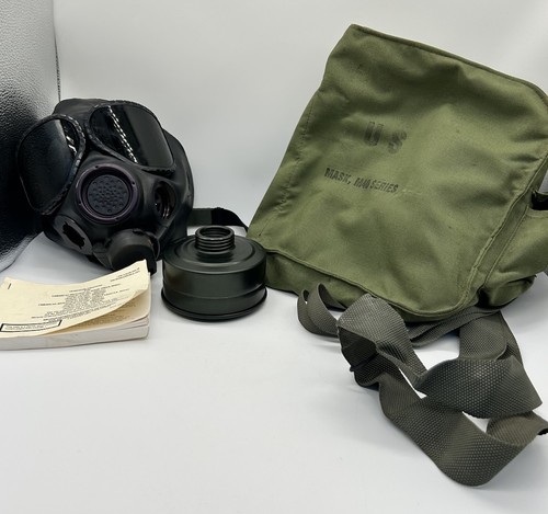 US Chemical-Biological Mask M40 A1 with carrying case & operator's ...