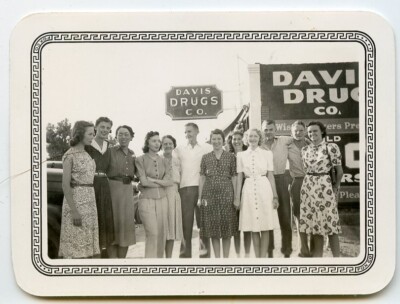YA321 Original Vintage Photo FAMILY DAVIS DRUG CO PARKING LOT, DRUG ...