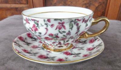 Cups & Saucers - Red Roses Pattern