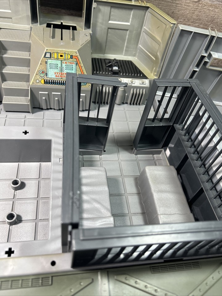 VTG Hasbro GI Joe ARAH Headquarters Command Center Base Jail Helipad ...