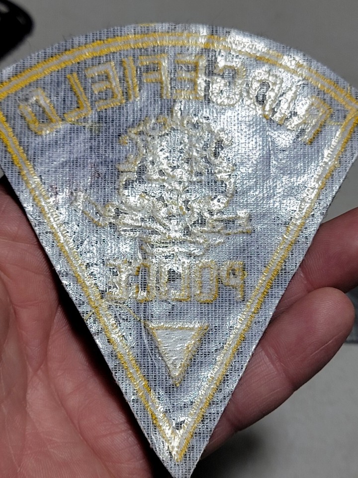 Bin1 B18 Police patch patches Massachusetts Ridgefield | eBay