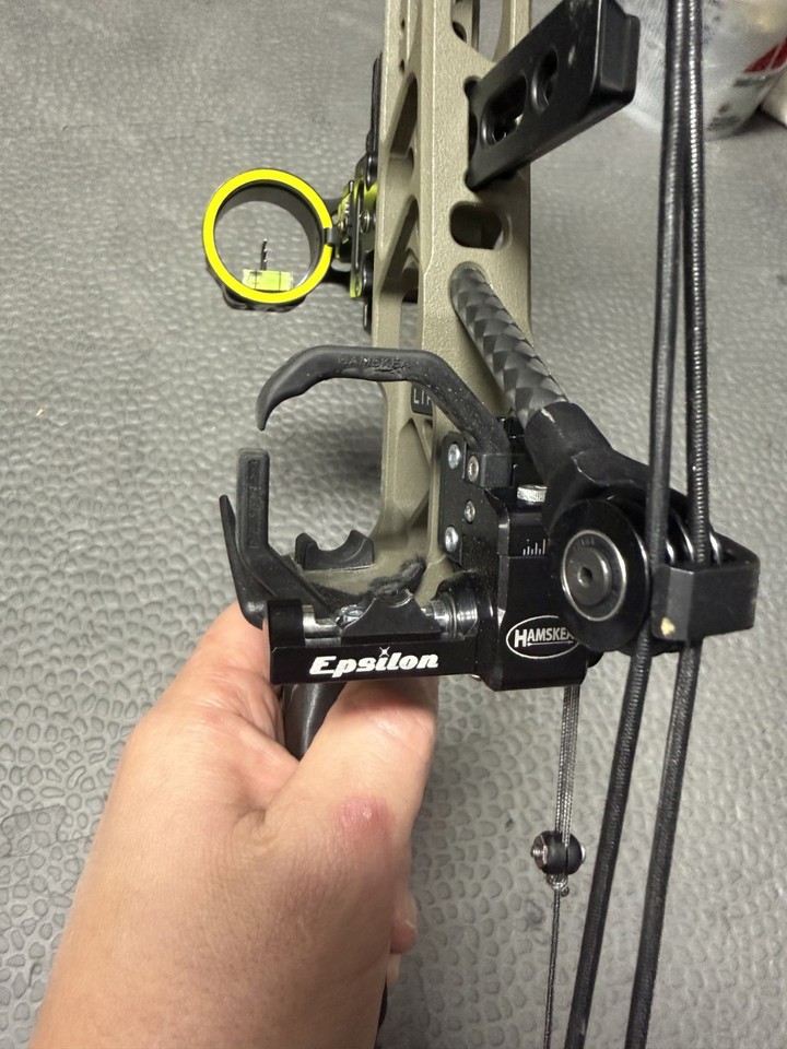 Mathews Lift 33 75# bow @ 30" draw. Includes 70# mods, Fast Eddie XL 3 ...