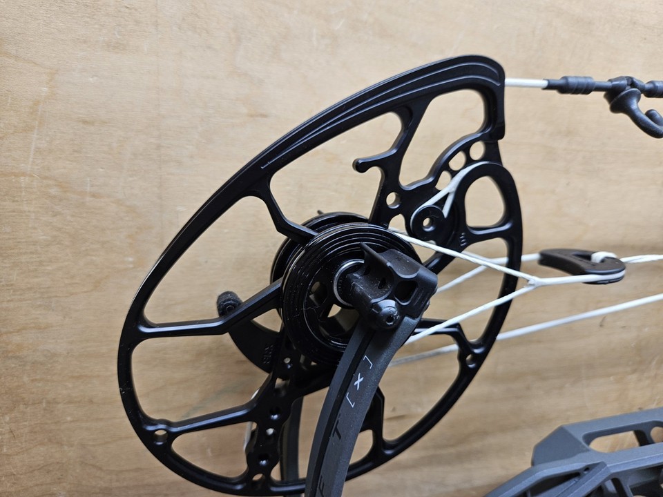 Mathews Lift X 33 Shale Fade-To-Black W/ Custom Gas Strings | eBay