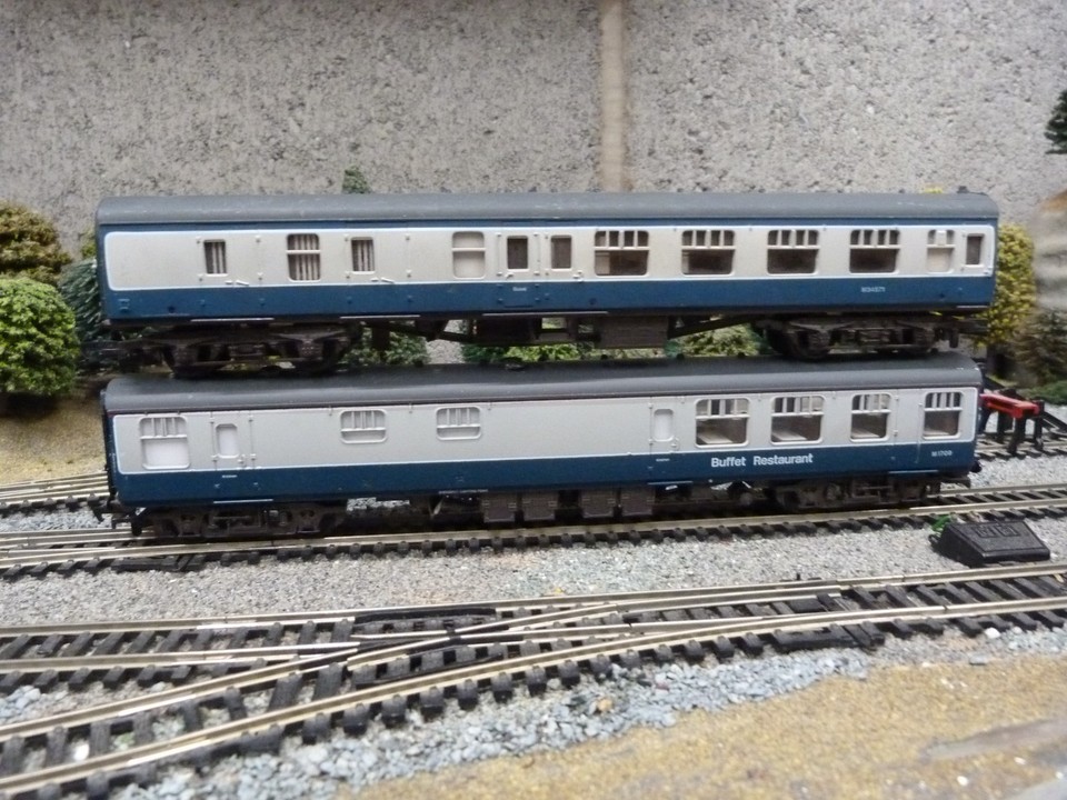 Mainline BR blue grey buffet and brake coaches for OO gauge model train ...