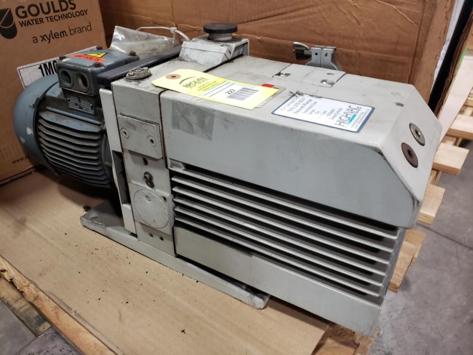 Leybold Gasballast D25BCS Vacuum Pump. 25 m3/h. 0.35kW AEG motor ...