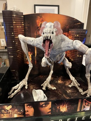 Hasbro Cloverfield Monster 14" Action Figure Signature Series | eBay