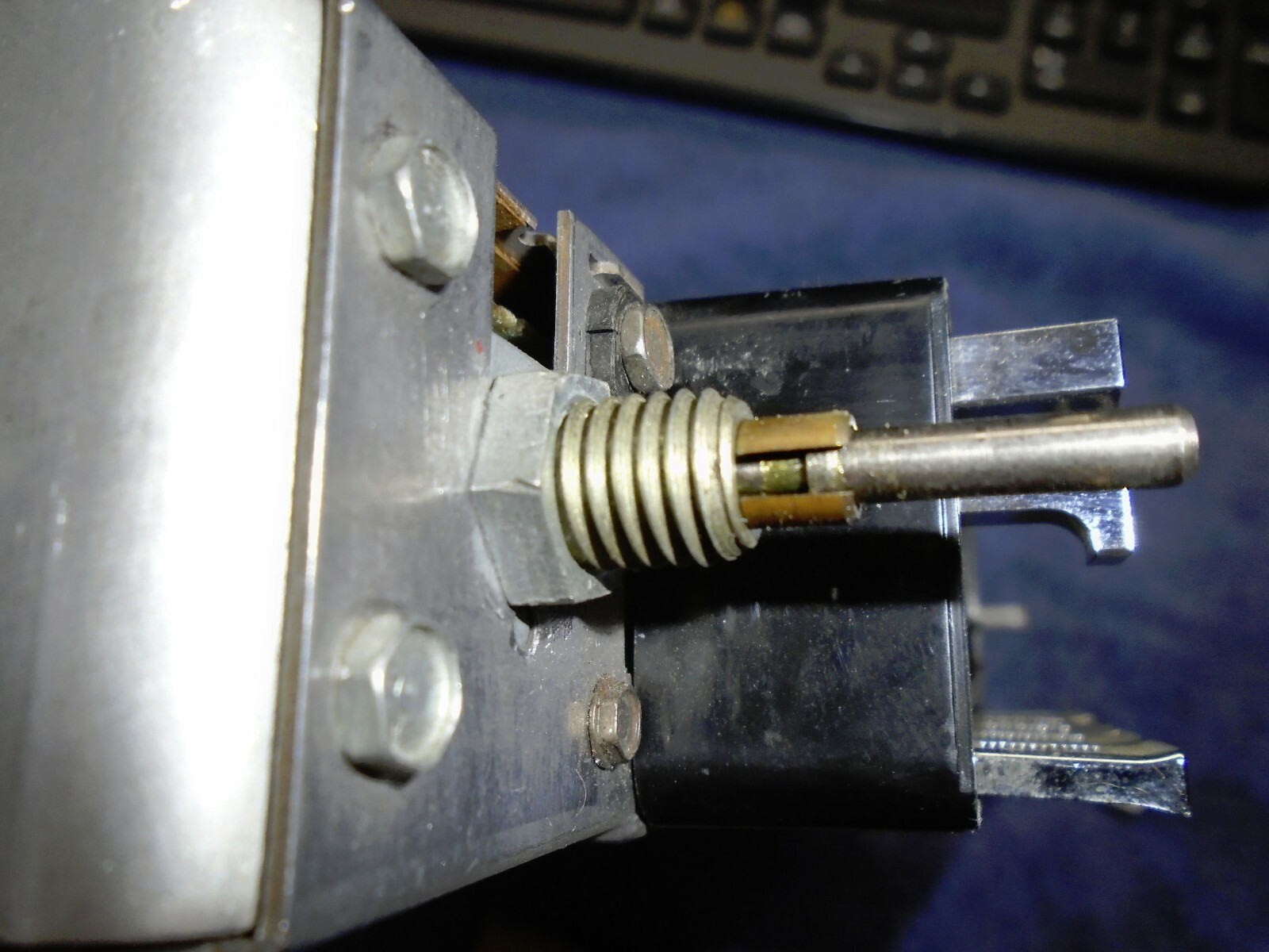 2 GM 3/8 COARSE THREAD DELCO COMPACT RADIO SHAFT NUTS 78 79 80 81 82 X ...