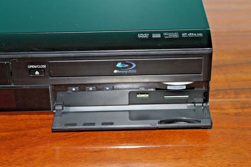 PANASONIC DMP-BD70V Blu-ray/VCR Combo No Remote | eBay