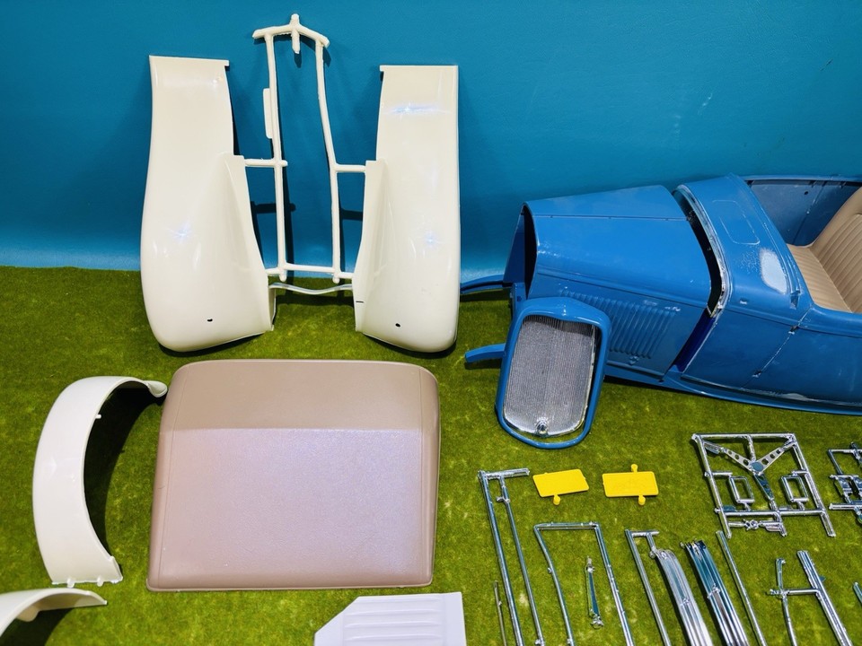 Revell '32 Ford Highboy Hot Rod 3n1 BIG Deuce 1:8 Model Kit 85-2616 ...