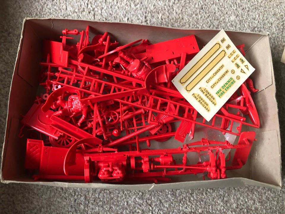 Vintage 1914 Airfix Dennis Fire Engine 1:32 Scale Series 5 Boxed Model ...