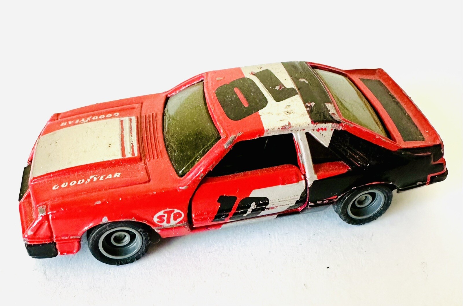 Vintage 1982 Kidco Lock-Ups Red #10 STP Goodyear Ford Mustang Diecast ...