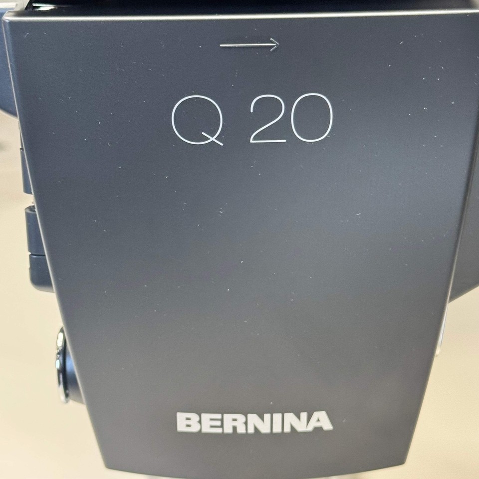 BERNINA Q20 Longarm Quilting Machine w/ Accessories - Sewing Equipment ...