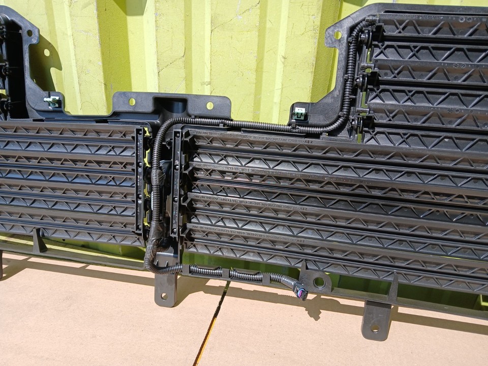 2017-2019 GM 85043807 SHUTTER ASM-FRT BPR OEM (USED) | eBay