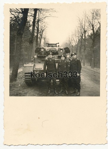 Foto Panzermänner der Wehrmacht vor Panzer IV der 9. Panzer Division ...