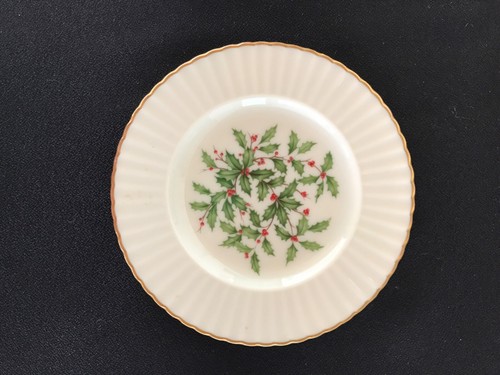 LENOX SPECIAL HOLLY BERRY PLATE, HOLIDAY, CHRISTMAS, PORCELAIN SCALLOP ...