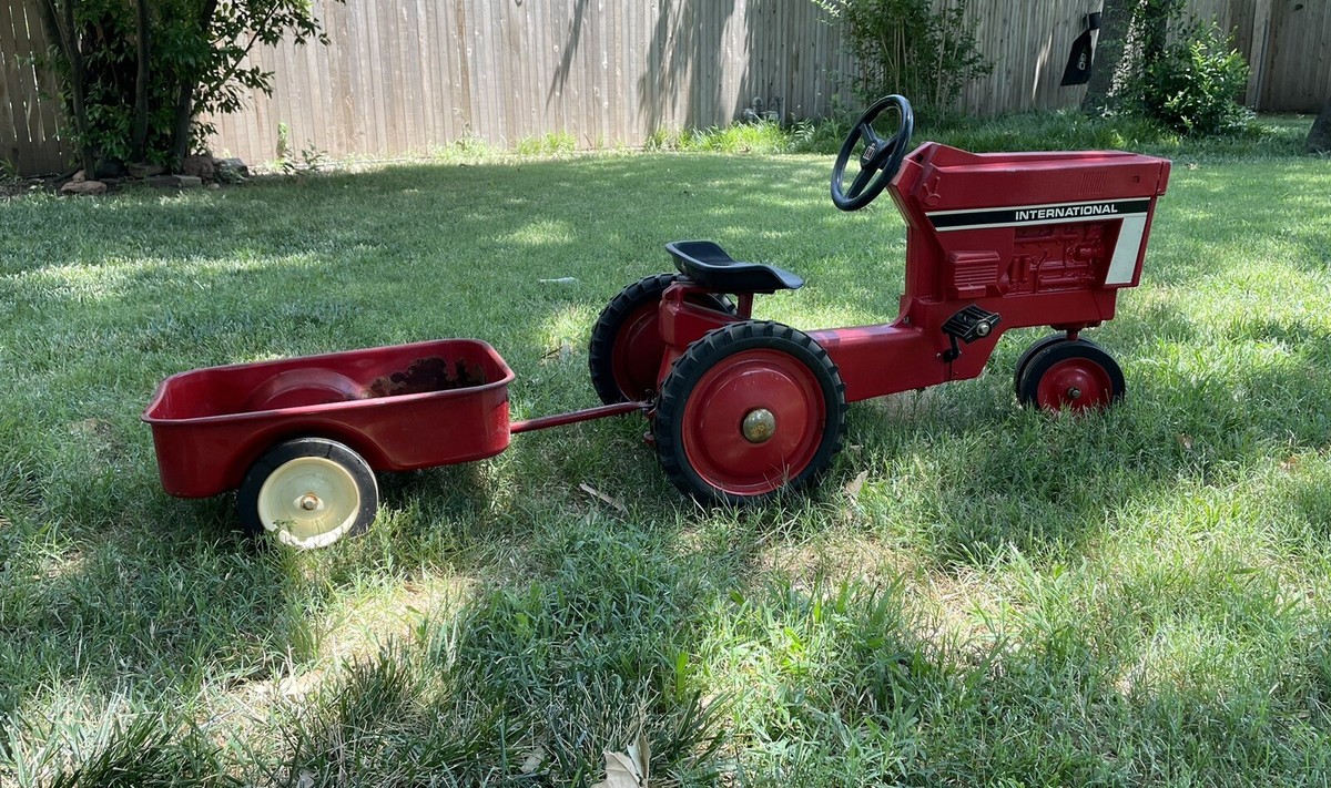 Old Toy Riding Tractors VINTAGE JOHN DEERE METAL CHILD'S RIDING PEDAL