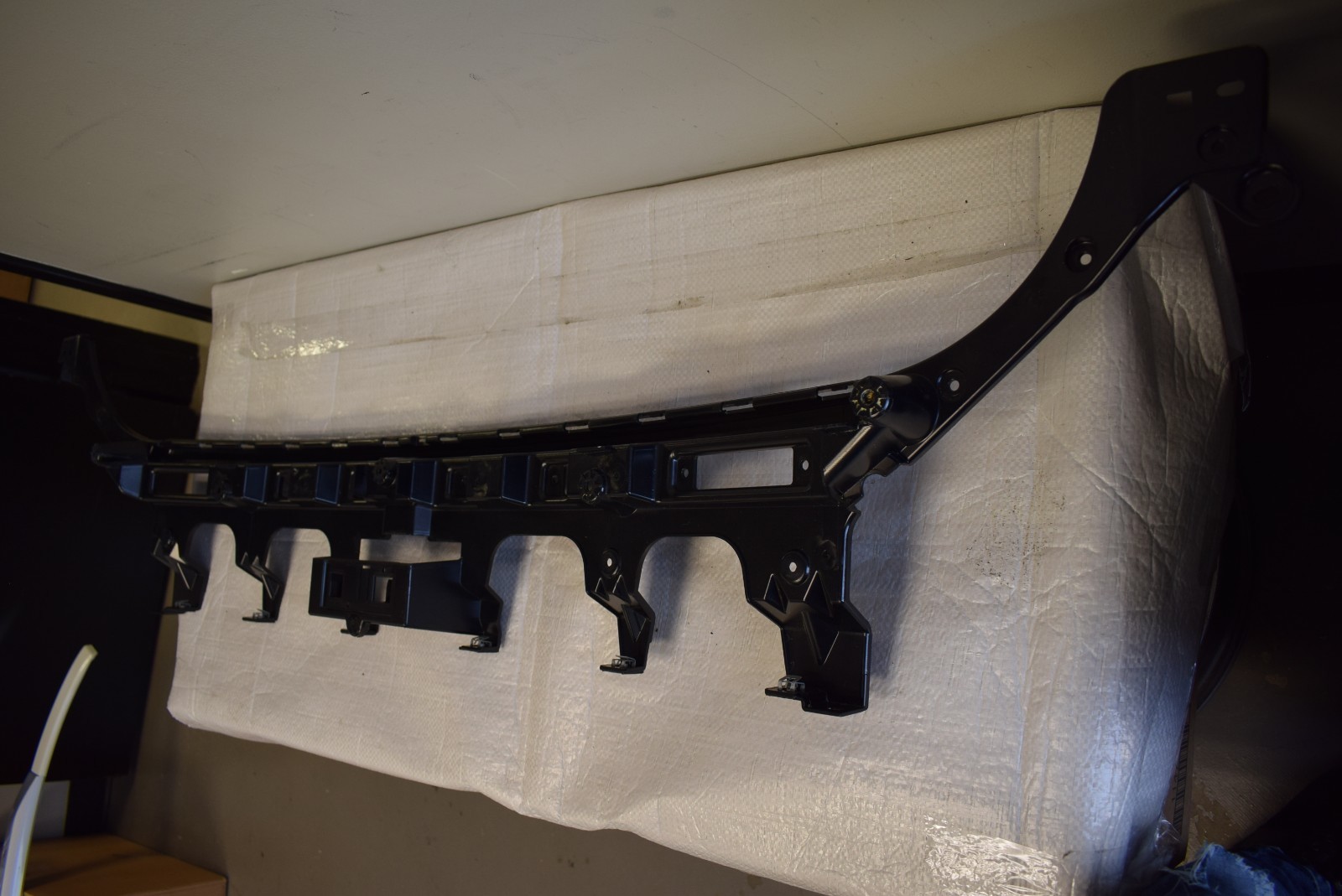 2017 CHRYSLER PACIFICA OEM REAR BUMPER CENTER SUPPORT 68229231AD | eBay