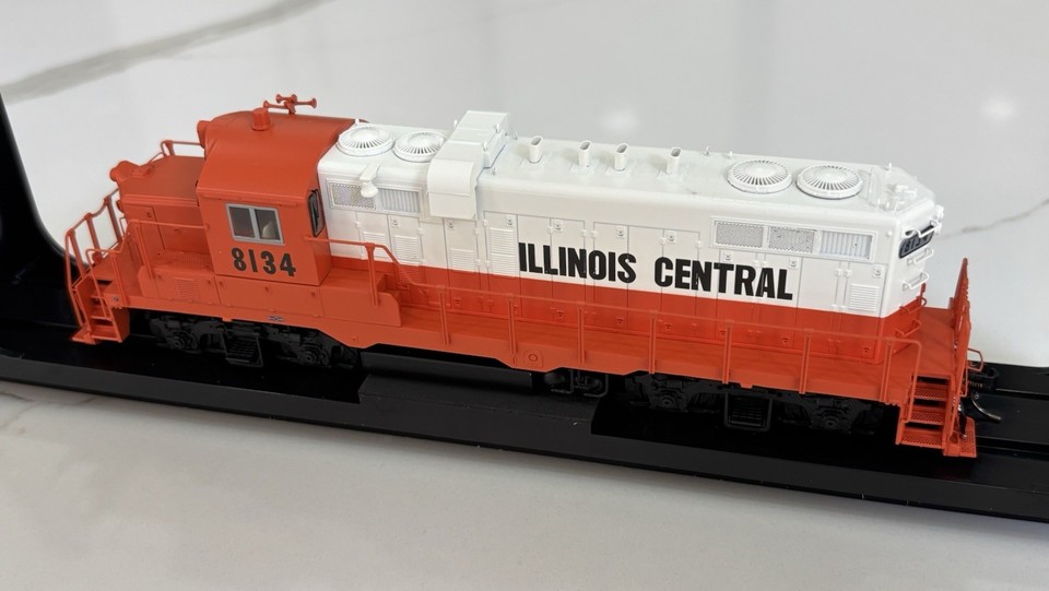 INTERMOUNTAIN HO Scale GP10 ILLINOIS CENTRAL IC 8134 New in box, RARE ...