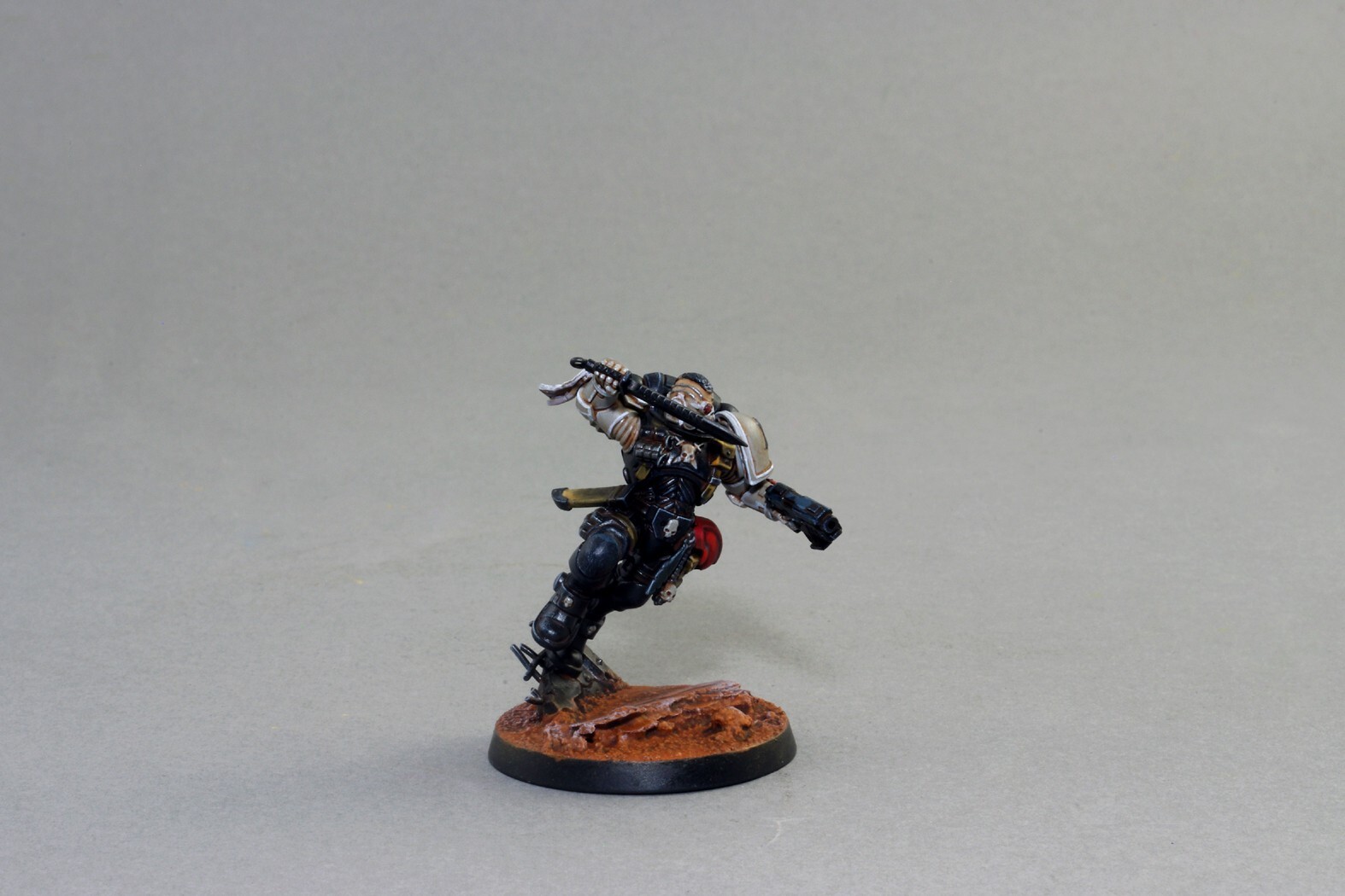 Primaris Lieutenant in Reiver Armour Painted Raven Guard space marines ...