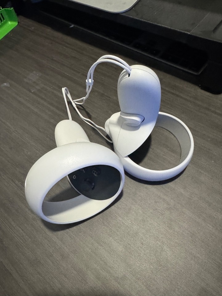 Meta Oculus Quest 2 128GB Headset With Controllers, Power Brick and ...