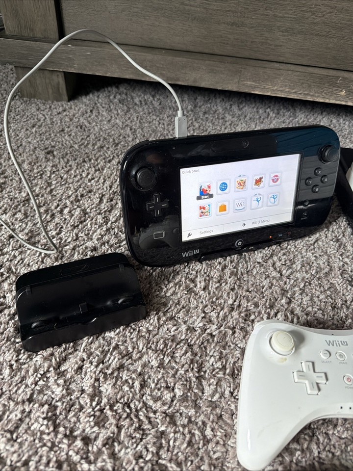 Nintendo Wii U 11 Games, 3 Wii Remotes, 3 Nunchucks, 2 Extra ...