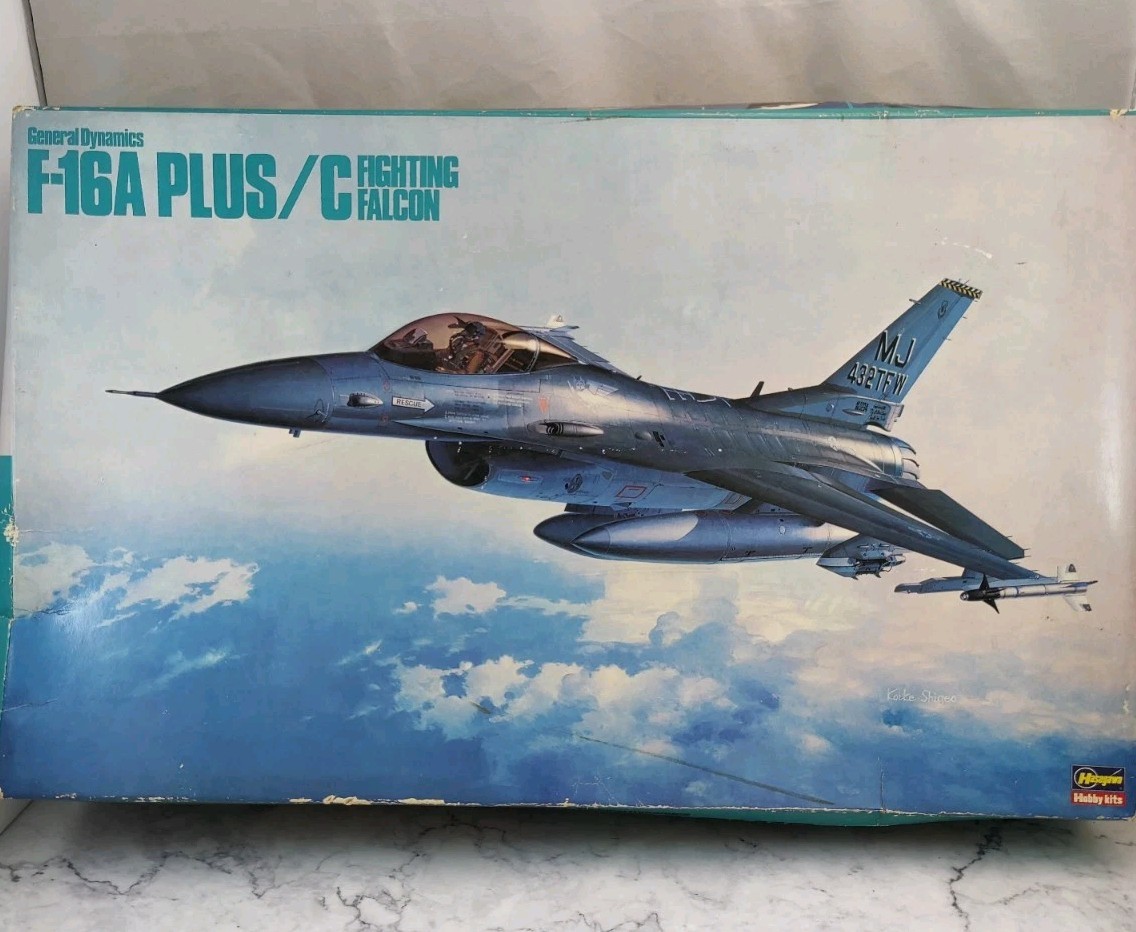 Hasegawa 1/32 Scale F-16 A/Plus-C Fighting Falcon Model Kit Jet Fighter ...