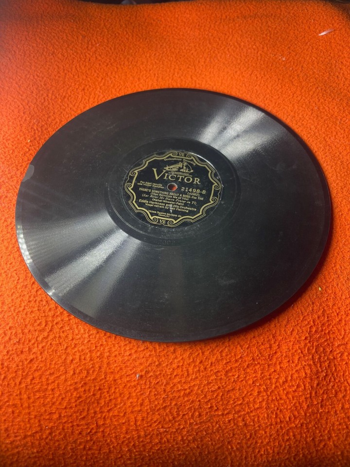 VICTOR Record 78 rpm 21498 LAST NIGHT I DREAMED YOU KISS ME / SOMETHING ...