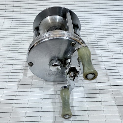 F100- Vintage Bronson Lashless No. 1700 Fishing Reel USA Bakelite ...