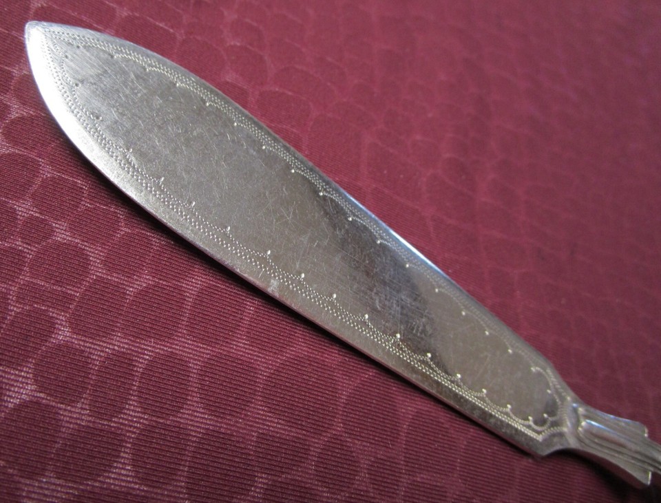 THREADED 2 Silverplate Fish Knives 1925 Armorial Shield Monogram ...
