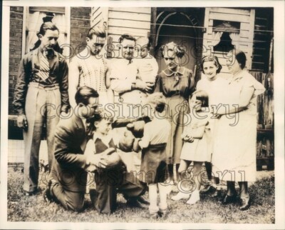 Joseph & Grace Bagnato & 14 Children of Canada Stork Derby Press Photo ...