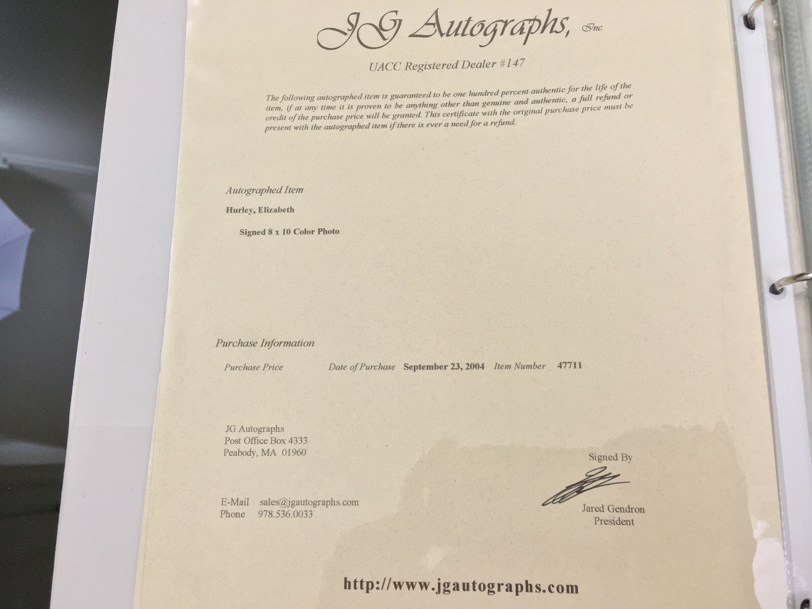 Elizabeth Hurley SIGNED 8X10 PHOTO - UACC COA - 2004 | eBay