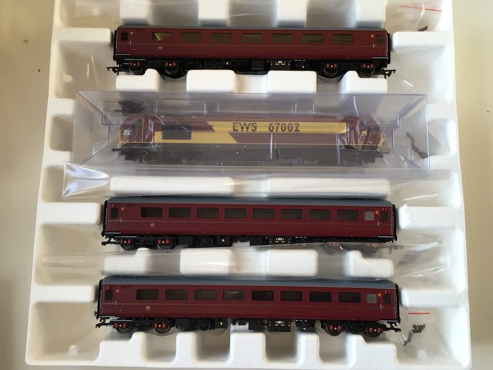 Hornby OO Gauge R30251 EWS Business Train Pack with Class 67 and 3 x ...