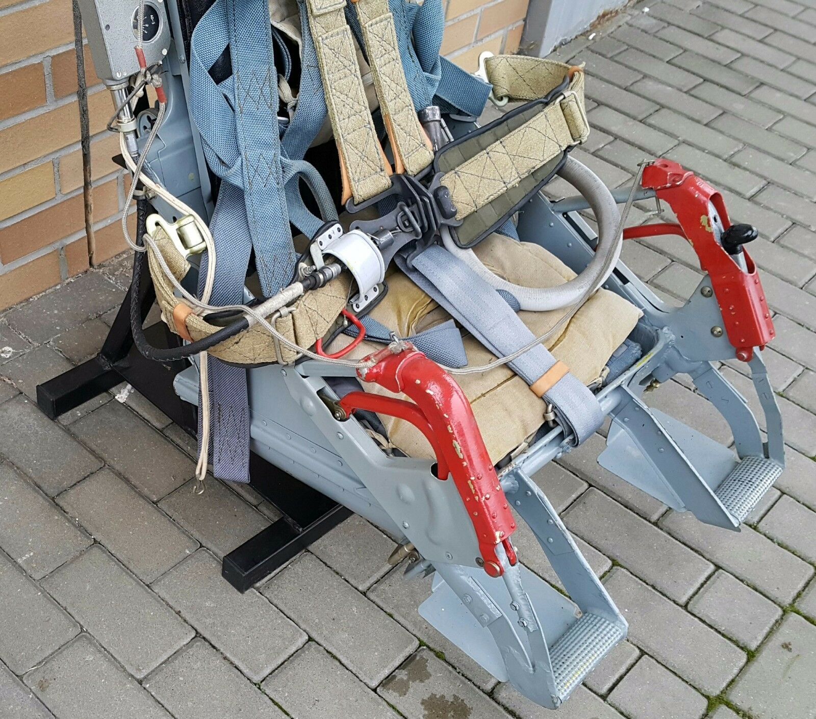 EJECTION SEAT COMPLEATE WITH PARACHUTE AIRCRAFT SOVIET ARMY POLISH JET ...