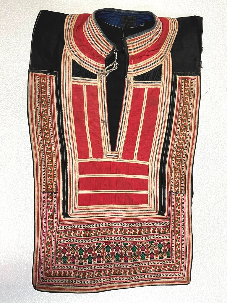 Vintage Yao or Mien Hill Tribe Neck Dress Yoke, Collar, Hand Embroidery ...