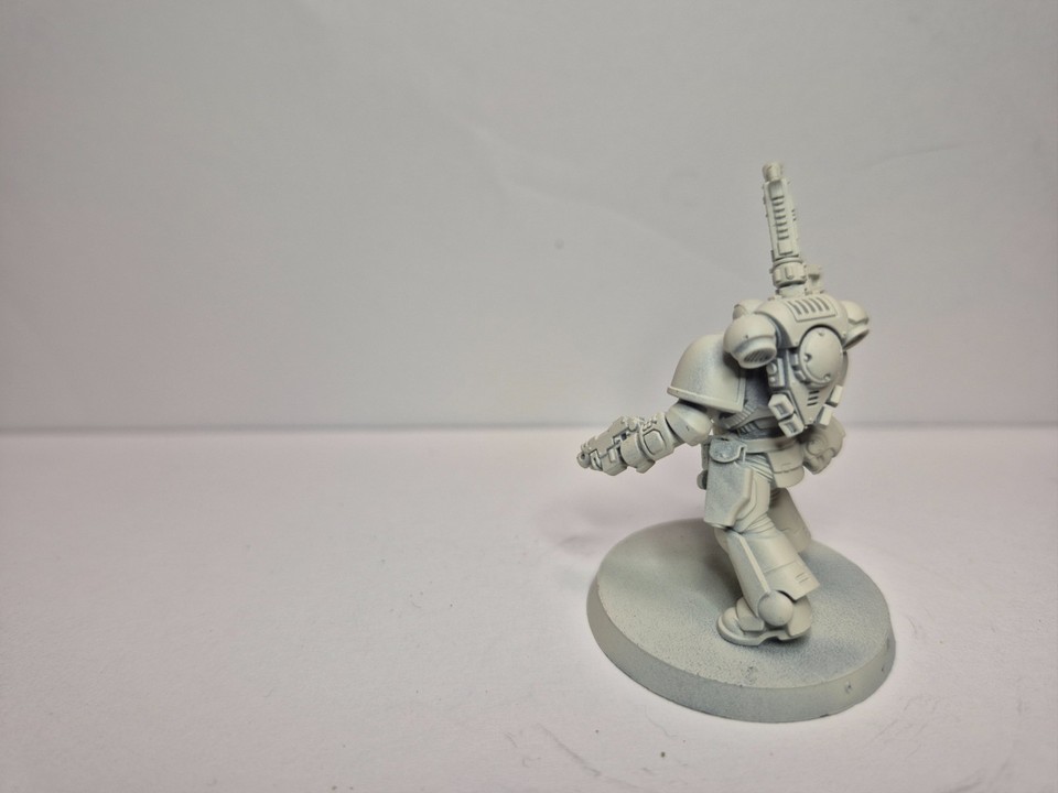 Warhammer 40K Primaris Space Marine Lieutenant w Bolt Rifle Dark ...