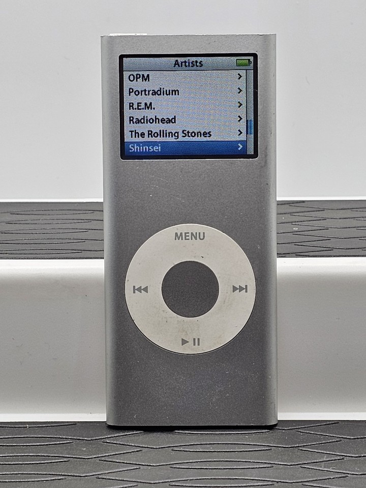 Apple iPod Nano 2nd Generation Silver 4GB A1199 - 299 Songs Works B1 | eBay