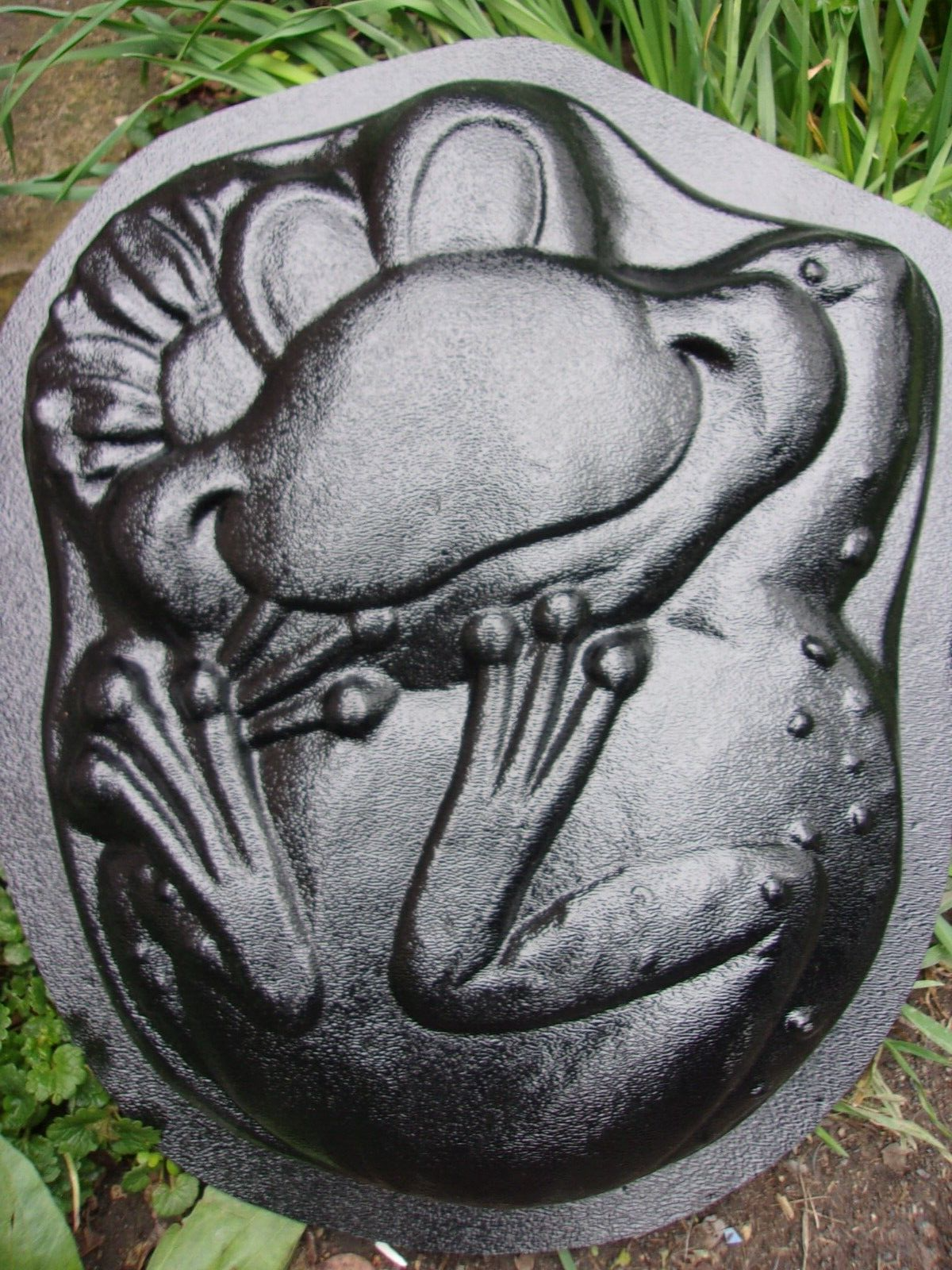 Frog w flower stepping stone plastic mold 12" x 11" x 1" thick | eBay