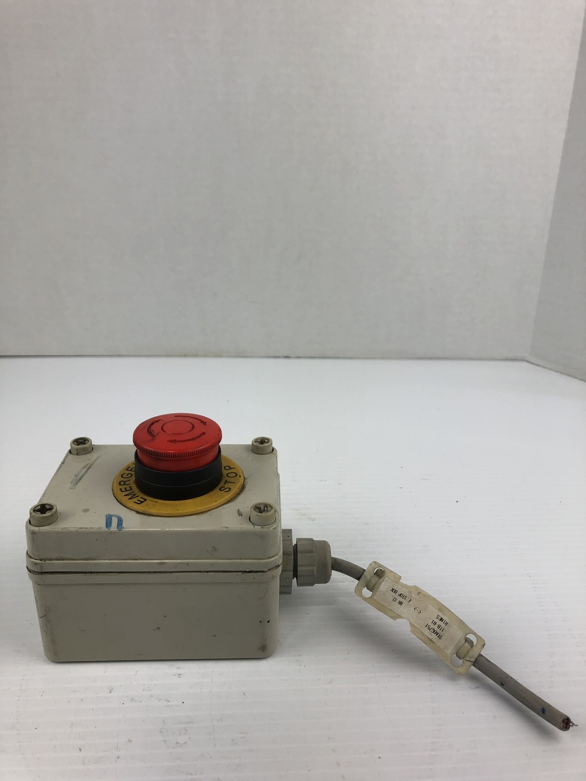 Idec HW1E-BV Control Box with Push Button Type 4, 4x, 12, 13 250VAC 3A ...