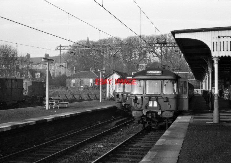 PHOTO 3 CAR SET AT MILNGAVIE RAILWAY STATION AFTER AIVAL FROM ...